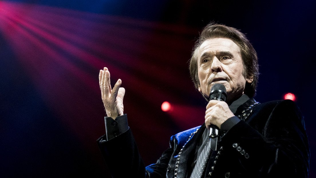 El cantante Raphael fue hospitalizado de emergencia tras sufrir un ACV