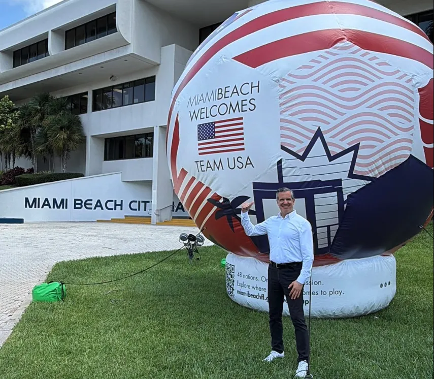 ¡Fiesta en South Beach! Carlos Vives y 48 pelotas gigantes encenderán ...